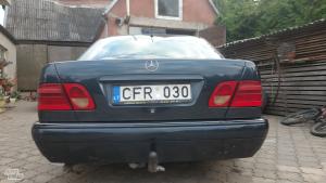 Melns Mercedes-Benz E 300 1996 Prienai, ar dzinēja tilpumu 3.00 L un nobraukumu 260 tūkst. km par 2000 €, foto 4 vietnē AUTOMOTO.COM.LV