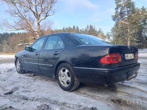 Черный Мерседес Е 300 1996 в Рига, объемом двигателя 3.00 л и пробегом 300 тыс. км за 700 €, фото 6 на AUTOMOTO.COM.LV