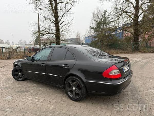 Melns Mercedes-Benz E 300 2008 Rīga, ar dzinēja tilpumu 3.00 L un nobraukumu 0 tūkst. km par 5250 €, foto 4 vietnē AUTOMOTO.COM.LV