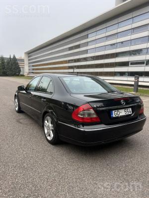 Melns Mercedes-Benz E 300 2009 Jūrmala, ar dzinēja tilpumu 3.00 L un nobraukumu 372 tūkst. km par 4995 €, foto 4 vietnē AUTOMOTO.COM.LV