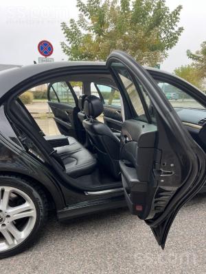 Melns Mercedes-Benz E 300 2009 Jūrmala, ar dzinēja tilpumu 3.00 L un nobraukumu 372 tūkst. km par 4995 €, foto 12 vietnē AUTOMOTO.COM.LV