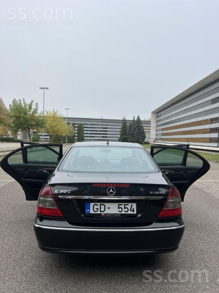 Melns Mercedes-Benz E 300 2009 Jūrmala, ar dzinēja tilpumu 3.00 L un nobraukumu 372 tūkst. km par 4995 €, foto 15 vietnē AUTOMOTO.COM.LV