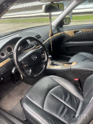 Melns Mercedes-Benz E 300 2009 Jūrmala, ar dzinēja tilpumu 3.00 L un nobraukumu 372 tūkst. km par 4995 €, foto 16 vietnē AUTOMOTO.COM.LV