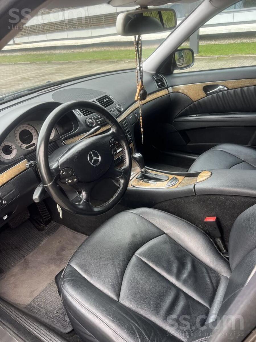 Melns Mercedes-Benz E 300 2009 Jūrmala, ar dzinēja tilpumu 3.00 L un nobraukumu 372 tūkst. km par 4995 €, foto 16 vietnē AUTOMOTO.COM.LV