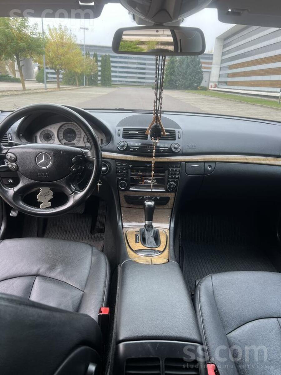 Melns Mercedes-Benz E 300 2009 Jūrmala, ar dzinēja tilpumu 3.00 L un nobraukumu 372 tūkst. km par 4995 €, foto 18 vietnē AUTOMOTO.COM.LV
