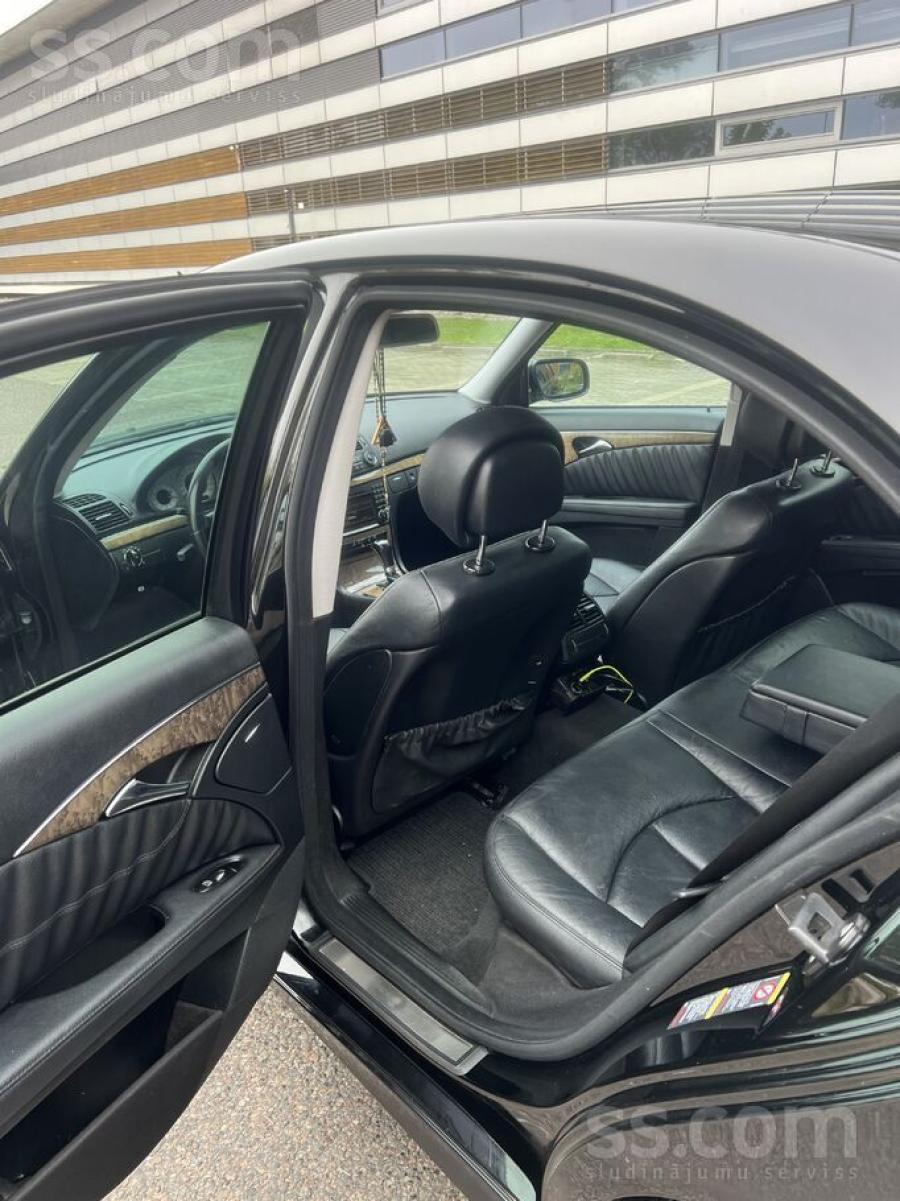 Melns Mercedes-Benz E 300 2009 Jūrmala, ar dzinēja tilpumu 3.00 L un nobraukumu 372 tūkst. km par 4995 €, foto 19 vietnē AUTOMOTO.COM.LV