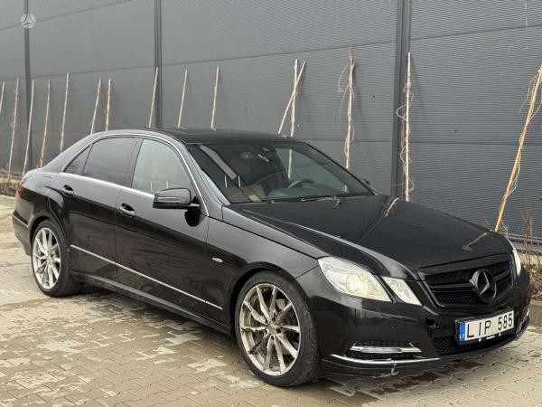 Melns Mercedes-Benz E 300 2010 Viļņa, ar dzinēja tilpumu 3.00 L un nobraukumu 322 tūkst. km par 4400 €, foto 3 vietnē AUTOMOTO.COM.LV
