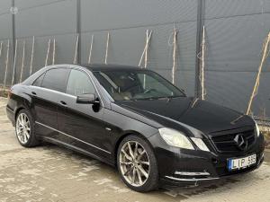 Melns Mercedes-Benz E 300 2010 Viļņa, ar dzinēja tilpumu 3.00 L un nobraukumu 322 tūkst. km par 4400 €, foto 3 vietnē AUTOMOTO.COM.LV
