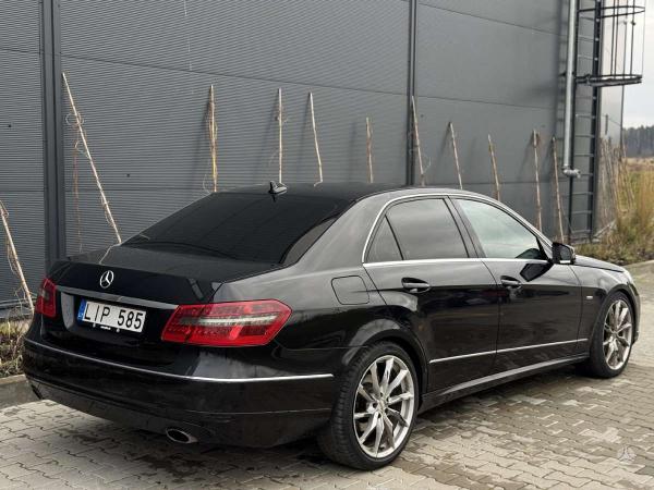 Melns Mercedes-Benz E 300 2010 Viļņa, ar dzinēja tilpumu 3.00 L un nobraukumu 322 tūkst. km par 4400 €, foto 4 vietnē AUTOMOTO.COM.LV