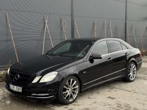 Melns Mercedes-Benz E 300 2010 Viļņa, ar dzinēja tilpumu 3.00 L un nobraukumu 322 tūkst. km par 4400 €, foto 12 vietnē AUTOMOTO.COM.LV