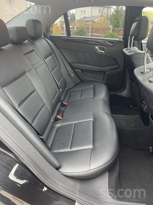 Black Mercedes-Benz E 300 2010 in Jelgava, with an engine capacity of 3.00 L and mileage of 293 thousand km for 6300 €, photo 9 on AUTOMOTO.COM.LV