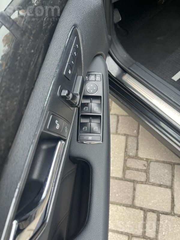 Black Mercedes-Benz E 300 2010 in Jelgava, with an engine capacity of 3.00 L and mileage of 293 thousand km for 6300 €, photo 10 on AUTOMOTO.COM.LV