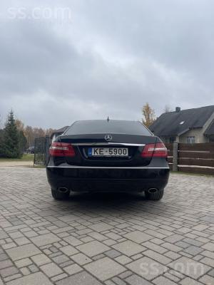 Melns Mercedes-Benz E 300 2010 Jelgava, ar dzinēja tilpumu 3.00 L un nobraukumu 293 tūkst. km par 6300 €, foto 12 vietnē AUTOMOTO.COM.LV