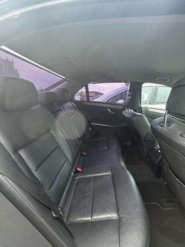 Melns Mercedes-Benz E 300 2010 Viļņa, ar dzinēja tilpumu 2.99 L un nobraukumu 494 tūkst. km par 5500 €, foto 4 vietnē AUTOMOTO.COM.LV