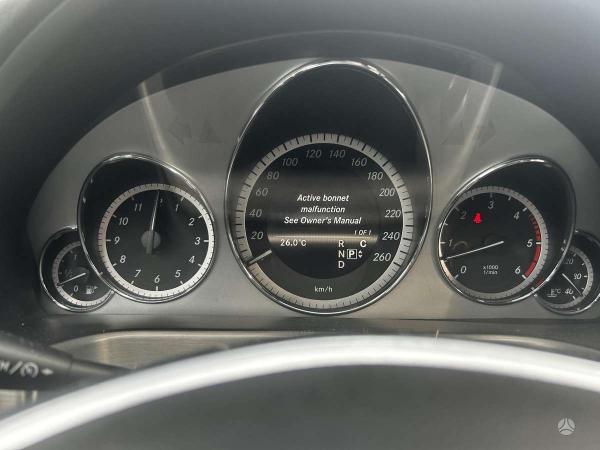 Melns Mercedes-Benz E 300 2010 Viļņa, ar dzinēja tilpumu 2.99 L un nobraukumu 494 tūkst. km par 5500 €, foto 8 vietnē AUTOMOTO.COM.LV