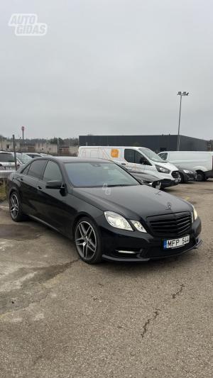 Melns Mercedes-Benz E 300 2011 Kauņa, ar dzinēja tilpumu 3.00 L un nobraukumu 343 tūkst. km par 7000 €, foto  vietnē AUTOMOTO.COM.LV