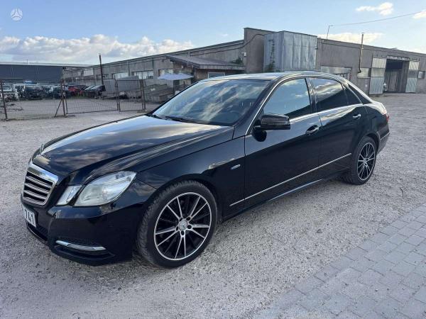 Мерседес Е 300 2011 в Каунас на AUTOMOTO.COM.LV Черный Мерседес Е 300 2011 в Каунас, объемом двигателя 2.99 л и пробегом 250 тыс. км за 7500 €, фото 1 на AUTOMOTO.COM.LV