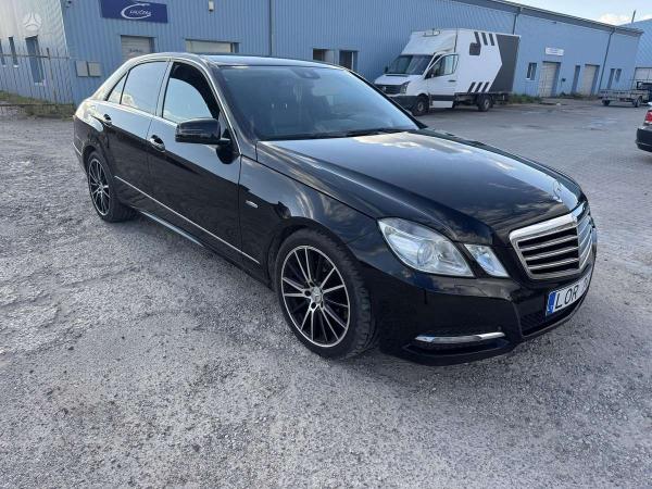 Мерседес Е 300 2011 в Каунас на AUTOMOTO.COM.LV Черный Мерседес Е 300 2011 в Каунас, объемом двигателя 2.99 л и пробегом 250 тыс. км за 7500 €, фото 4 на AUTOMOTO.COM.LV