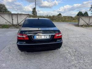 Melns Mercedes-Benz E 300 2011 Kauņa, ar dzinēja tilpumu 2.99 L un nobraukumu 250 tūkst. km par 7500 €, foto 6 vietnē AUTOMOTO.COM.LV