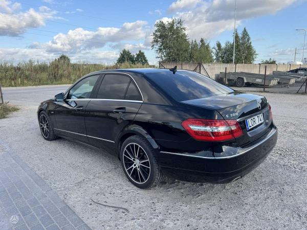 Мерседес Е 300 2011 в Каунас на AUTOMOTO.COM.LV Черный Мерседес Е 300 2011 в Каунас, объемом двигателя 2.99 л и пробегом 250 тыс. км за 7500 €, фото 7 на AUTOMOTO.COM.LV