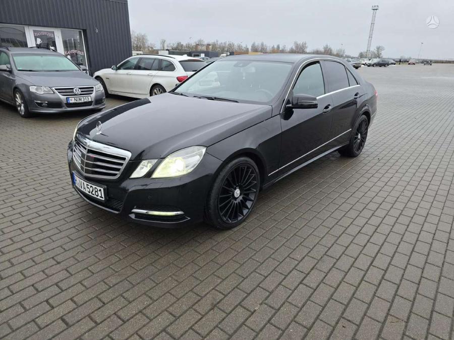 Melns Mercedes-Benz E 300 2012 Marijampole, ar dzinēja tilpumu 3.00 L un nobraukumu 360 tūkst. km par 7500 €, foto 1 vietnē AUTOMOTO.COM.LV