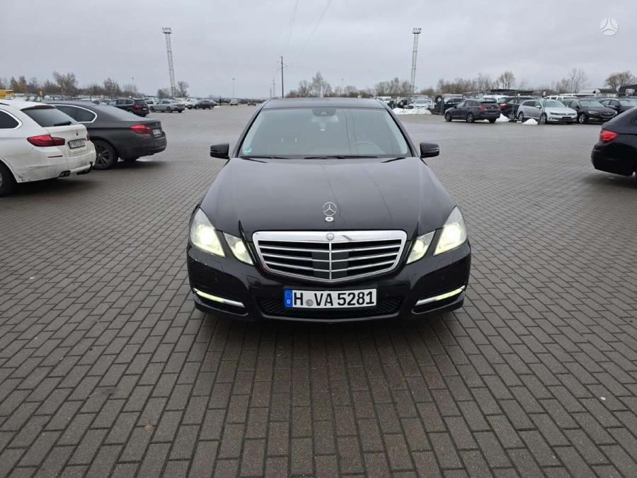 Melns Mercedes-Benz E 300 2012 Marijampole, ar dzinēja tilpumu 3.00 L un nobraukumu 360 tūkst. km par 7500 €, foto 2 vietnē AUTOMOTO.COM.LV