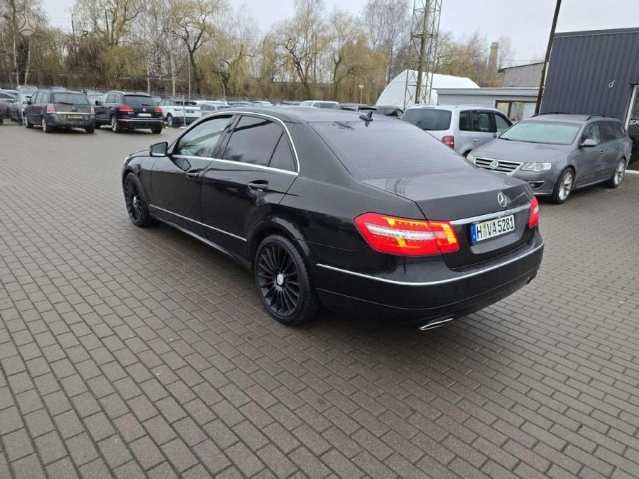 Melns Mercedes-Benz E 300 2012 Marijampole, ar dzinēja tilpumu 3.00 L un nobraukumu 360 tūkst. km par 7500 €, foto 4 vietnē AUTOMOTO.COM.LV