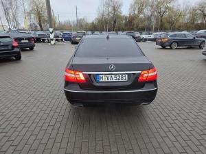 Melns Mercedes-Benz E 300 2012 Marijampole, ar dzinēja tilpumu 3.00 L un nobraukumu 360 tūkst. km par 7500 €, foto 5 vietnē AUTOMOTO.COM.LV