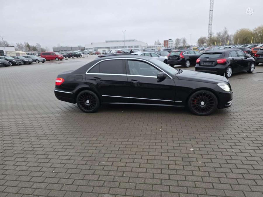 Melns Mercedes-Benz E 300 2012 Marijampole, ar dzinēja tilpumu 3.00 L un nobraukumu 360 tūkst. km par 7500 €, foto 7 vietnē AUTOMOTO.COM.LV