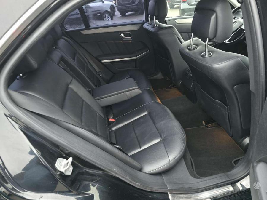 Melns Mercedes-Benz E 300 2012 Marijampole, ar dzinēja tilpumu 3.00 L un nobraukumu 360 tūkst. km par 7500 €, foto 14 vietnē AUTOMOTO.COM.LV