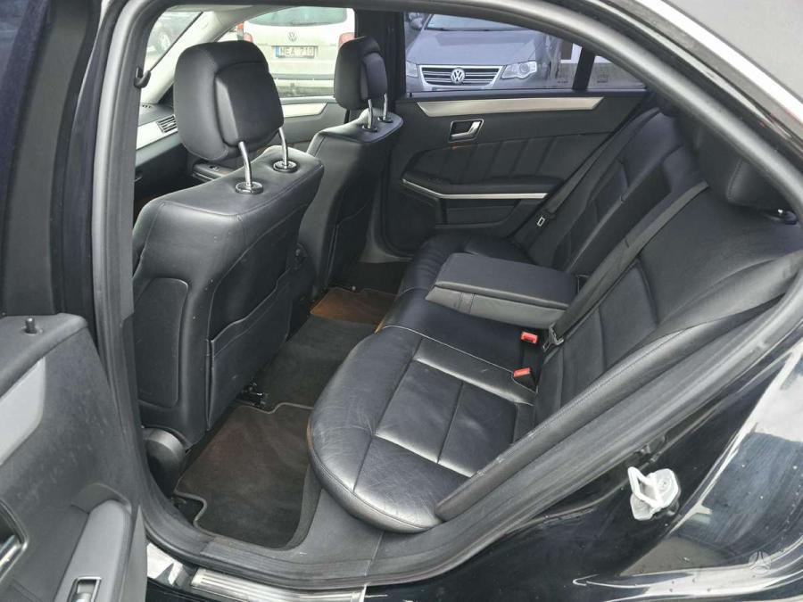 Melns Mercedes-Benz E 300 2012 Marijampole, ar dzinēja tilpumu 3.00 L un nobraukumu 360 tūkst. km par 7500 €, foto 15 vietnē AUTOMOTO.COM.LV