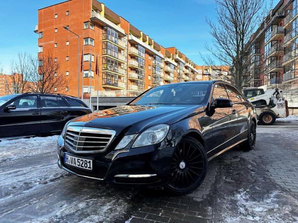 Black Mercedes-Benz E 300 2012 in Vilnius, with an engine capacity of 3.00 L and mileage of 360 thousand km for 7990 €, photo 2 on AUTOMOTO.COM.LV