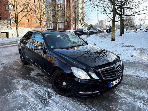 Black Mercedes-Benz E 300 2012 in Vilnius, with an engine capacity of 3.00 L and mileage of 360 thousand km for 7990 €, photo 3 on AUTOMOTO.COM.LV