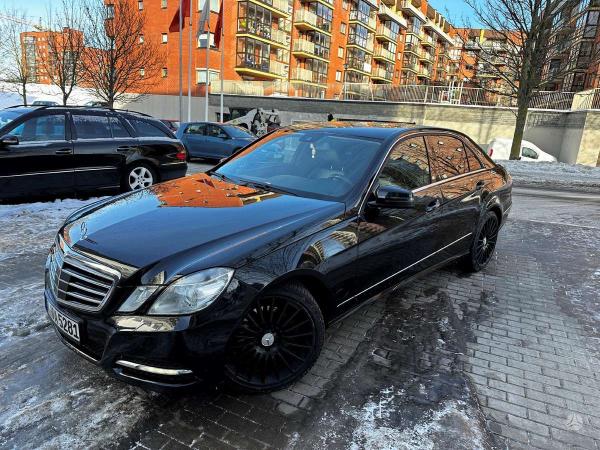 Black Mercedes-Benz E 300 2012 in Vilnius, with an engine capacity of 3.00 L and mileage of 360 thousand km for 7990 €, photo 6 on AUTOMOTO.COM.LV