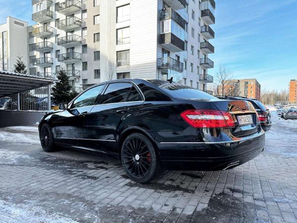 Black Mercedes-Benz E 300 2012 in Vilnius, with an engine capacity of 3.00 L and mileage of 360 thousand km for 7990 €, photo 8 on AUTOMOTO.COM.LV