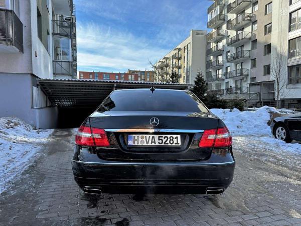 Black Mercedes-Benz E 300 2012 in Vilnius, with an engine capacity of 3.00 L and mileage of 360 thousand km for 7990 €, photo 10 on AUTOMOTO.COM.LV