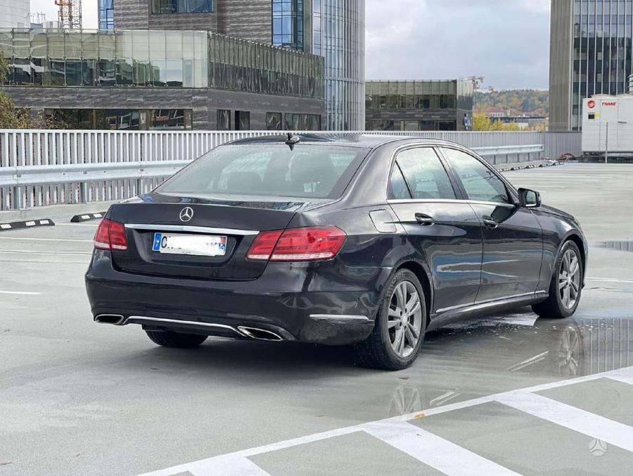Black Mercedes-Benz E 300 2013 in Vilnius, with an engine capacity of 2.14 L and mileage of 240 thousand km for 6700 €, photo 11 on AUTOMOTO.COM.LV