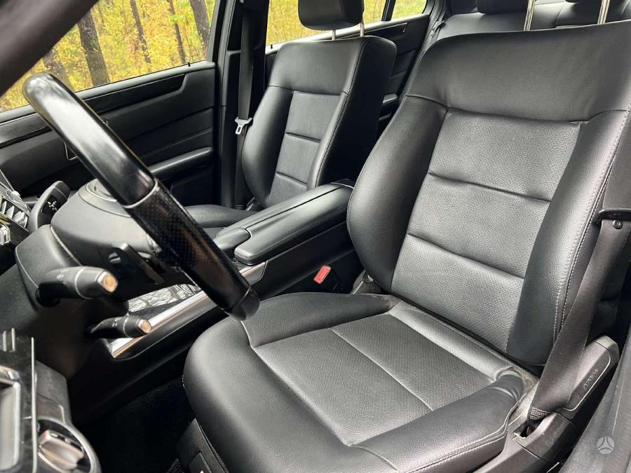 Black Mercedes-Benz E 300 2013 in Vilnius, with an engine capacity of 2.14 L and mileage of 240 thousand km for 6700 €, photo 12 on AUTOMOTO.COM.LV