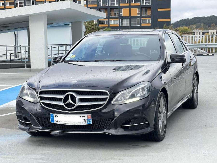 Black Mercedes-Benz E 300 2013 in Vilnius, with an engine capacity of 2.14 L and mileage of 240 thousand km for 6700 €, photo 18 on AUTOMOTO.COM.LV