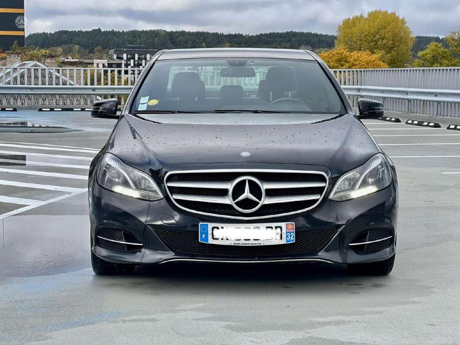 Black Mercedes-Benz E 300 2013 in Vilnius, with an engine capacity of 2.14 L and mileage of 240 thousand km for 6700 €, photo 19 on AUTOMOTO.COM.LV