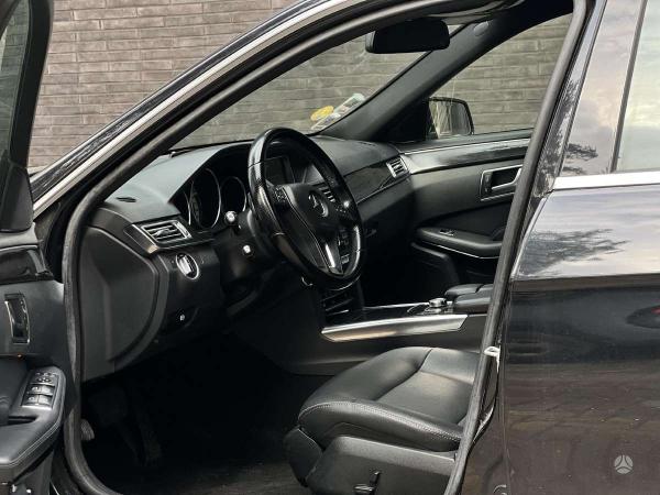 Melns Mercedes-Benz E 300 2013 Viļņa, ar dzinēja tilpumu 2.10 L un nobraukumu 260 tūkst. km par 7999 €, foto 8 vietnē AUTOMOTO.COM.LV