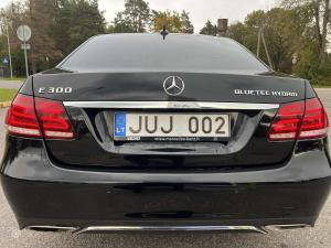 Melns Mercedes-Benz E 300 2013 Viļņa, ar dzinēja tilpumu 2.10 L un nobraukumu 300 tūkst. km par 9500 €, foto 3 vietnē AUTOMOTO.COM.LV