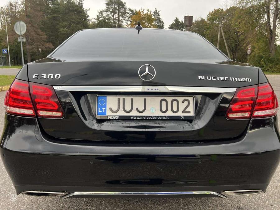 Melns Mercedes-Benz E 300 2013 Viļņa, ar dzinēja tilpumu 2.10 L un nobraukumu 300 tūkst. km par 9500 €, foto 3 vietnē AUTOMOTO.COM.LV