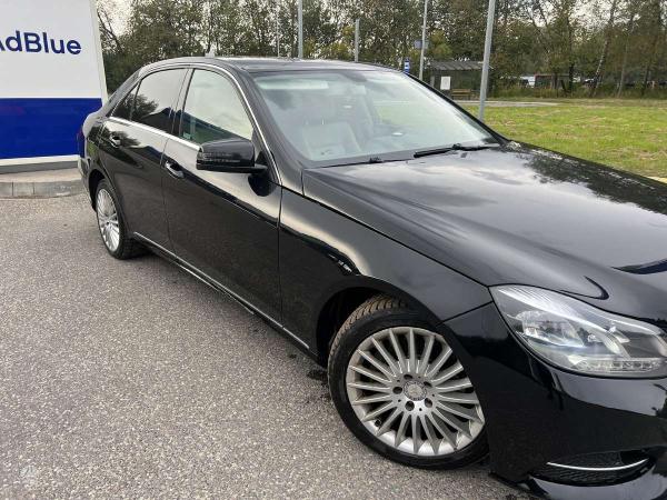 Black Mercedes-Benz E 300 2013 in Vilnius, with an engine capacity of 2.10 L and mileage of 300 thousand km for 9500 €, photo 5 on AUTOMOTO.COM.LV