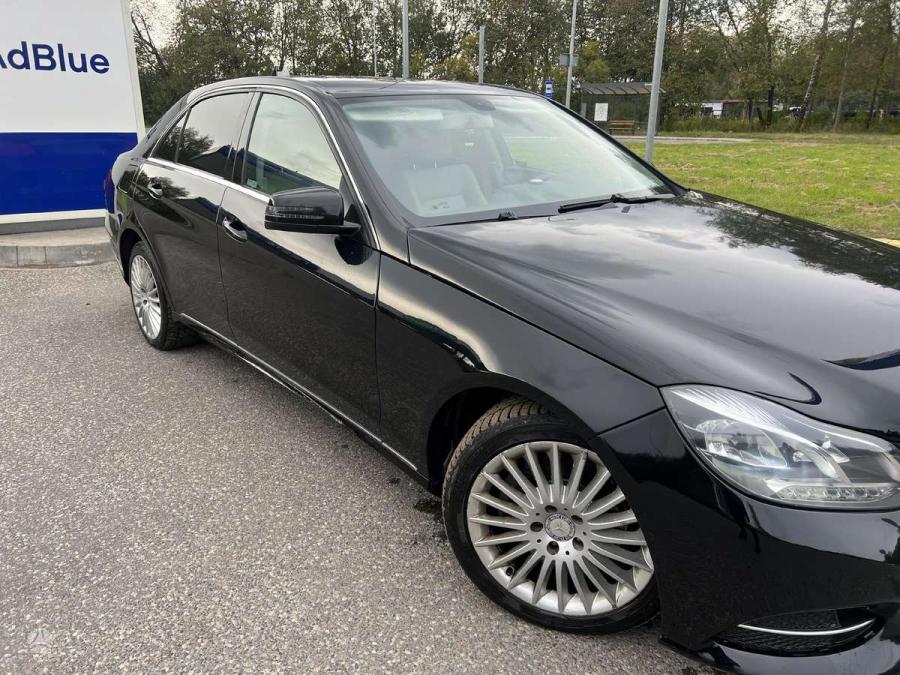 Melns Mercedes-Benz E 300 2013 Viļņa, ar dzinēja tilpumu 2.10 L un nobraukumu 300 tūkst. km par 9500 €, foto 5 vietnē AUTOMOTO.COM.LV