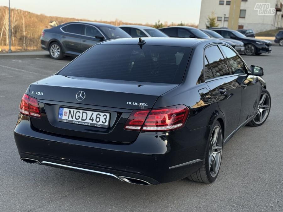 Black Mercedes-Benz E 300 2013 in Vilnius, with an engine capacity of 3.00 L and mileage of 298 thousand km for 14000 €, photo 10 on AUTOMOTO.COM.LV
