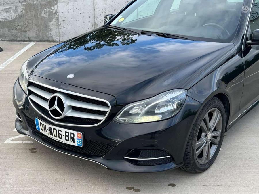 Black Mercedes-Benz E 300 2013 in Kaunas, with an engine capacity of 2.14 L and mileage of 245 thousand km for 7700 €, photo 9 on AUTOMOTO.COM.LV
