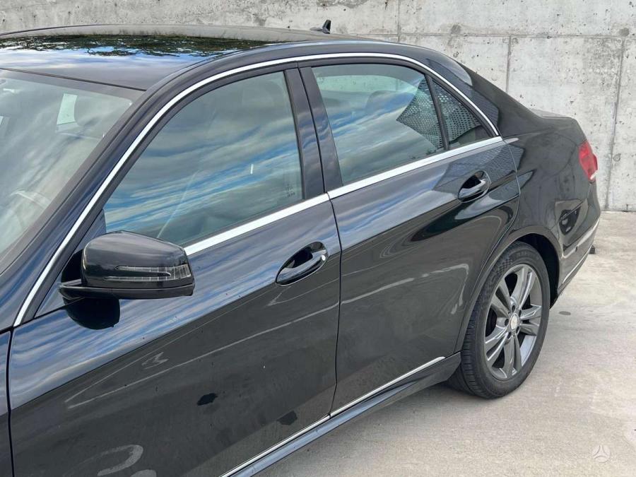 Black Mercedes-Benz E 300 2013 in Kaunas, with an engine capacity of 2.14 L and mileage of 245 thousand km for 7700 €, photo 10 on AUTOMOTO.COM.LV