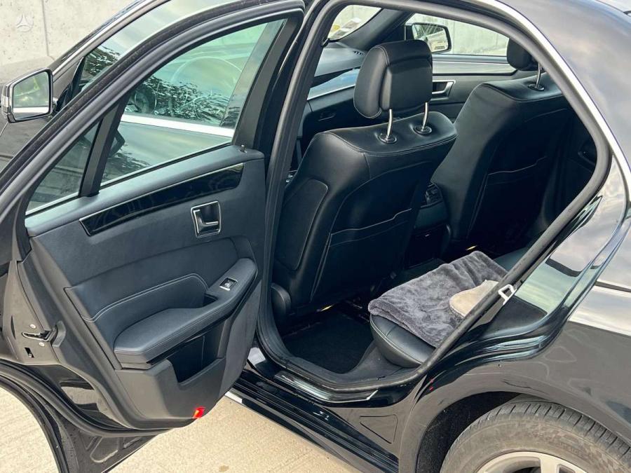 Black Mercedes-Benz E 300 2013 in Kaunas, with an engine capacity of 2.14 L and mileage of 245 thousand km for 7700 €, photo 14 on AUTOMOTO.COM.LV