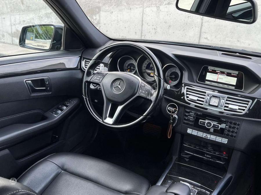 Black Mercedes-Benz E 300 2013 in Kaunas, with an engine capacity of 2.14 L and mileage of 245 thousand km for 7700 €, photo 18 on AUTOMOTO.COM.LV